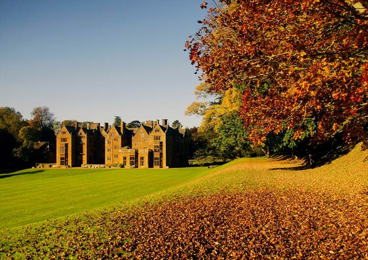 Semester at Wroxton College - An American Campus in England | Go Overseas