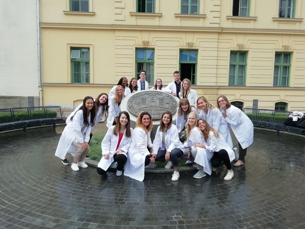 How to Become a Volunteer Nurse Abroad | Go Overseas