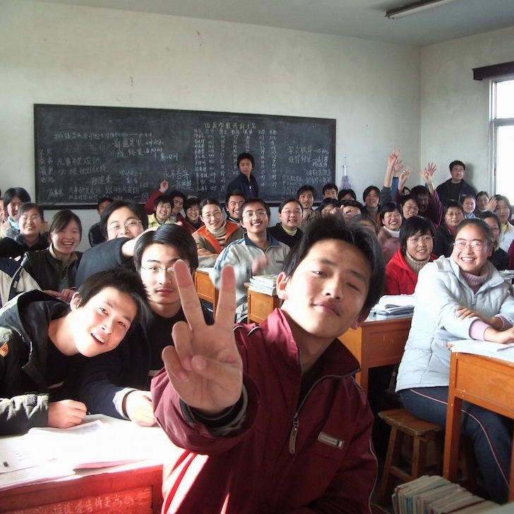 How to Manage a Large Classroom of Students While Teaching Abroad | Go ...