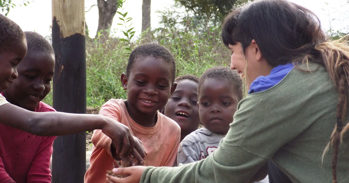 People Volunteering In Africa