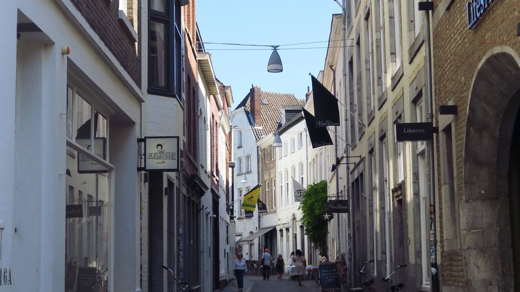 CES Maastricht University | Reviews and Programs | Go Overseas CES Maastricht University | Reviews and Programs | Go Overseas