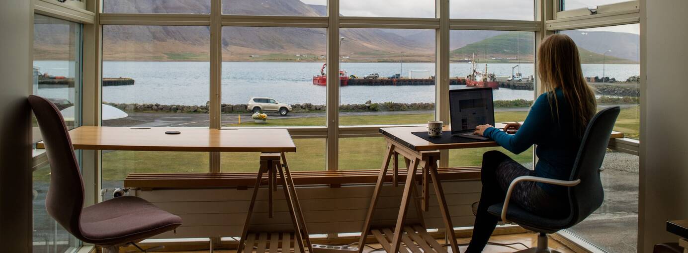 The 10 Best Companies for Teaching English Online in 2025 | Go Overseas